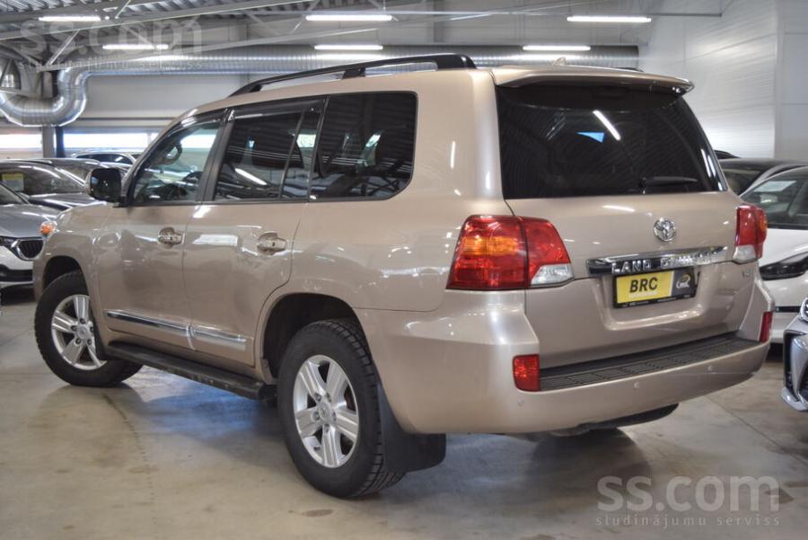 Brūns Toyota Land Cruiser 2015 Rīga, ar dzinēja tilpumu 4.50 L un nobraukumu 232 tūkst. km par 39900 €, foto 3 vietnē AUTOMOTO.COM.LV