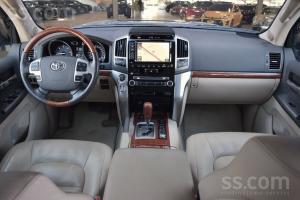 Brūns Toyota Land Cruiser 2015 Rīga, ar dzinēja tilpumu 4.50 L un nobraukumu 232 tūkst. km par 39900 €, foto 5 vietnē AUTOMOTO.COM.LV