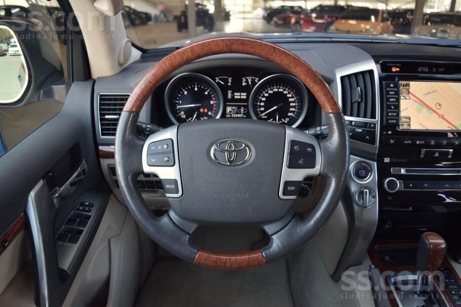 Brūns Toyota Land Cruiser 2015 Rīga, ar dzinēja tilpumu 4.50 L un nobraukumu 232 tūkst. km par 39900 €, foto 12 vietnē AUTOMOTO.COM.LV