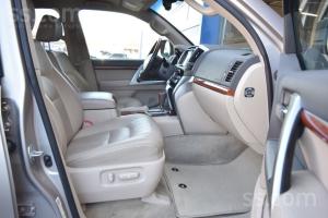 Brūns Toyota Land Cruiser 2015 Rīga, ar dzinēja tilpumu 4.50 L un nobraukumu 232 tūkst. km par 39900 €, foto 14 vietnē AUTOMOTO.COM.LV