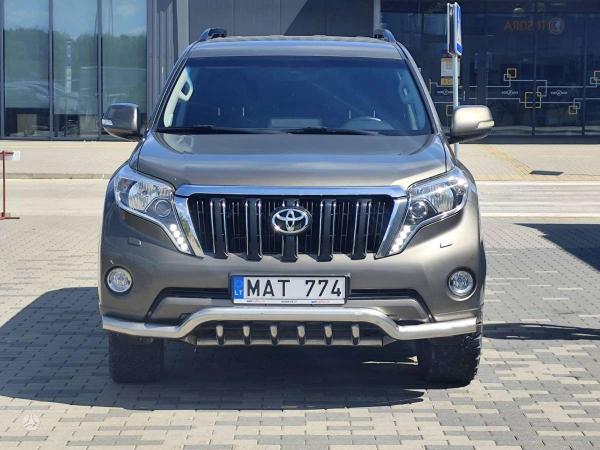 Brown Toyota Land Cruiser 2015 in Siauliai, with an engine capacity of 3.00 L and mileage of 255 thousand km for 23500 €, photo 2 on AUTOMOTO.COM.LV