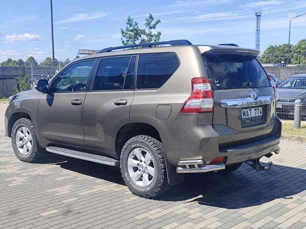 Brown Toyota Land Cruiser 2015 in Siauliai, with an engine capacity of 3.00 L and mileage of 255 thousand km for 23500 €, photo 5 on AUTOMOTO.COM.LV