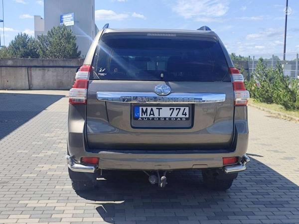 Brown Toyota Land Cruiser 2015 in Siauliai, with an engine capacity of 3.00 L and mileage of 255 thousand km for 23500 €, photo 6 on AUTOMOTO.COM.LV