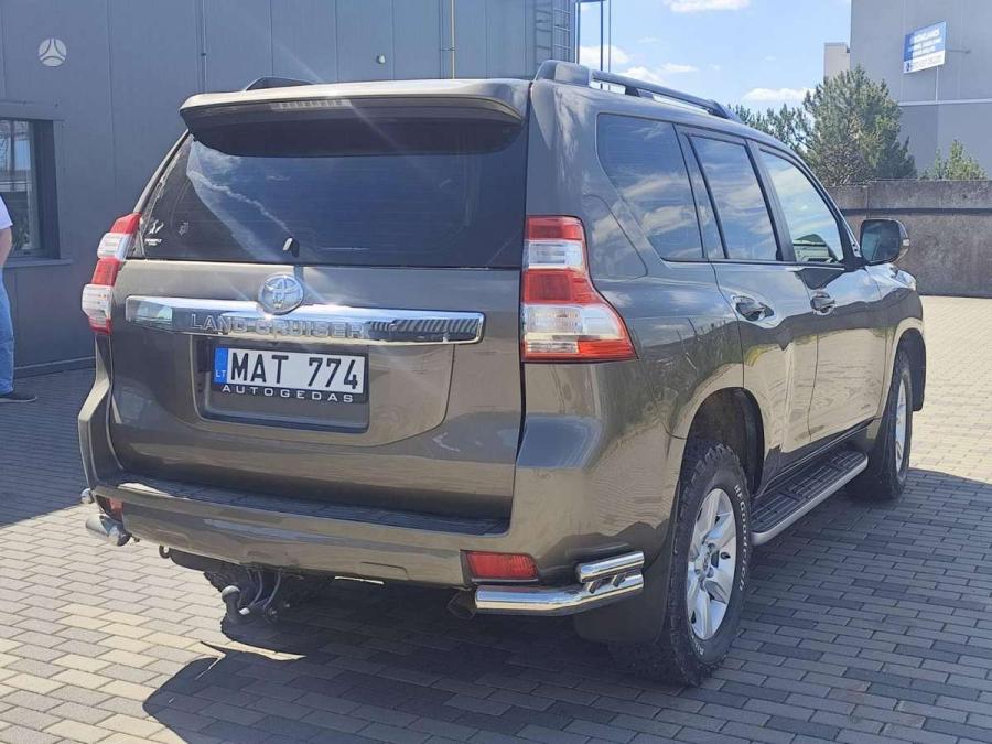 Brown Toyota Land Cruiser 2015 in Siauliai, with an engine capacity of 3.00 L and mileage of 255 thousand km for 23500 €, photo 8 on AUTOMOTO.COM.LV