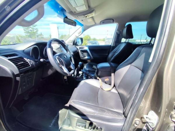 Brown Toyota Land Cruiser 2015 in Siauliai, with an engine capacity of 3.00 L and mileage of 255 thousand km for 23500 €, photo 8 on AUTOMOTO.COM.LV