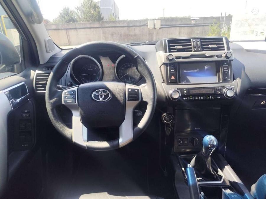 Brown Toyota Land Cruiser 2015 in Siauliai, with an engine capacity of 3.00 L and mileage of 255 thousand km for 23500 €, photo 11 on AUTOMOTO.COM.LV