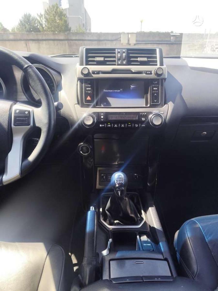 Brown Toyota Land Cruiser 2015 in Siauliai, with an engine capacity of 3.00 L and mileage of 255 thousand km for 23500 €, photo 12 on AUTOMOTO.COM.LV