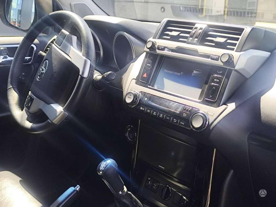 Brown Toyota Land Cruiser 2015 in Siauliai, with an engine capacity of 3.00 L and mileage of 255 thousand km for 23500 €, photo 13 on AUTOMOTO.COM.LV