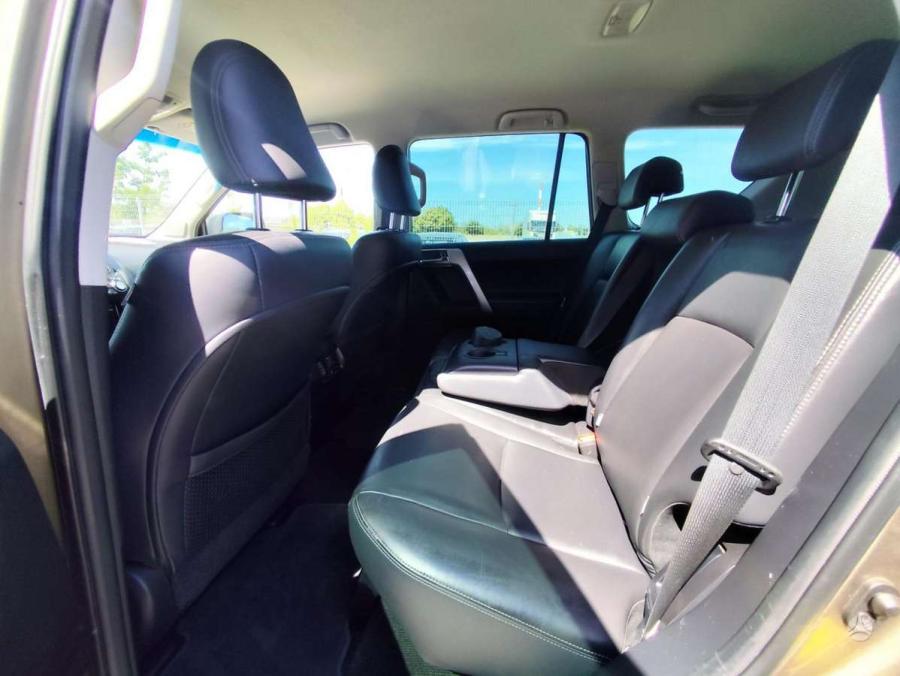 Brown Toyota Land Cruiser 2015 in Siauliai, with an engine capacity of 3.00 L and mileage of 255 thousand km for 23500 €, photo 14 on AUTOMOTO.COM.LV