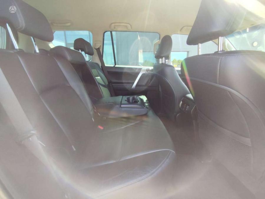 Brown Toyota Land Cruiser 2015 in Siauliai, with an engine capacity of 3.00 L and mileage of 255 thousand km for 23500 €, photo 15 on AUTOMOTO.COM.LV