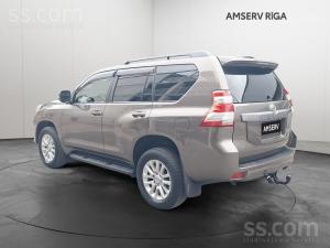 Brūns Toyota Land Cruiser 2015 Rīga, ar dzinēja tilpumu 2.80 L un nobraukumu 199 tūkst. km par 32500 €, foto 5 vietnē AUTOMOTO.COM.LV