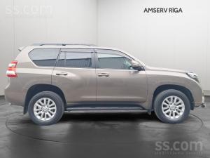 Brūns Toyota Land Cruiser 2015 Rīga, ar dzinēja tilpumu 2.80 L un nobraukumu 199 tūkst. km par 32500 €, foto 6 vietnē AUTOMOTO.COM.LV