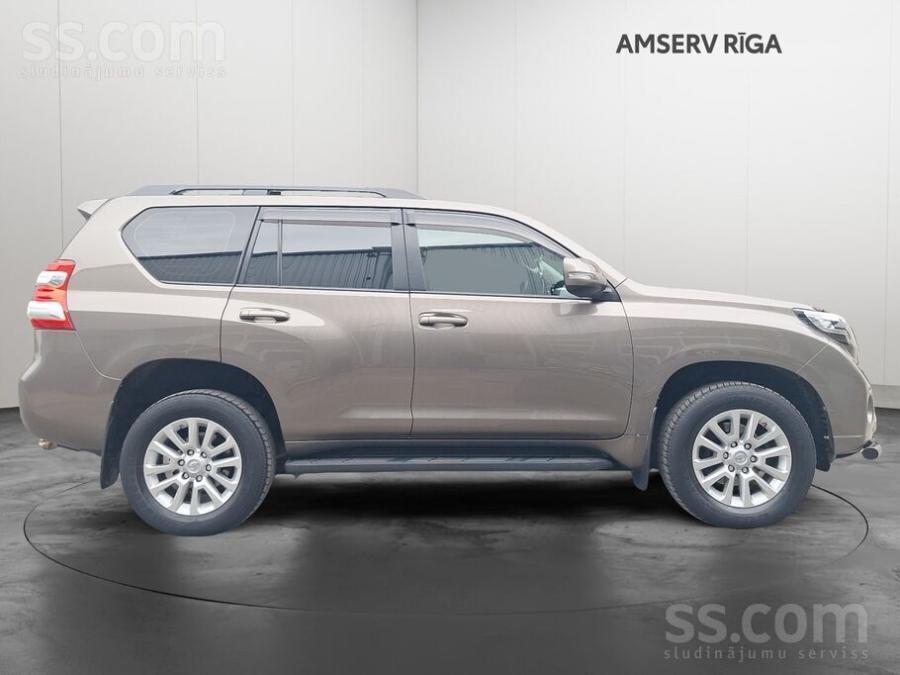Brūns Toyota Land Cruiser 2015 Rīga, ar dzinēja tilpumu 2.80 L un nobraukumu 199 tūkst. km par 32500 €, foto 6 vietnē AUTOMOTO.COM.LV