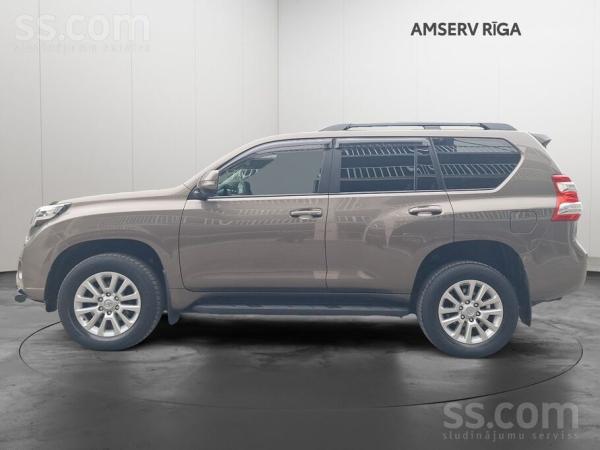 Toyota Land Cruiser 2015 in Riga on AUTOMOTO.COM.LV Brown Toyota Land Cruiser 2015 in Riga, with an engine capacity of 2.80 L and mileage of 199 thousand km for 32500 €, photo 7 on AUTOMOTO.COM.LV