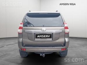 Brūns Toyota Land Cruiser 2015 Rīga, ar dzinēja tilpumu 2.80 L un nobraukumu 199 tūkst. km par 32500 €, foto 9 vietnē AUTOMOTO.COM.LV