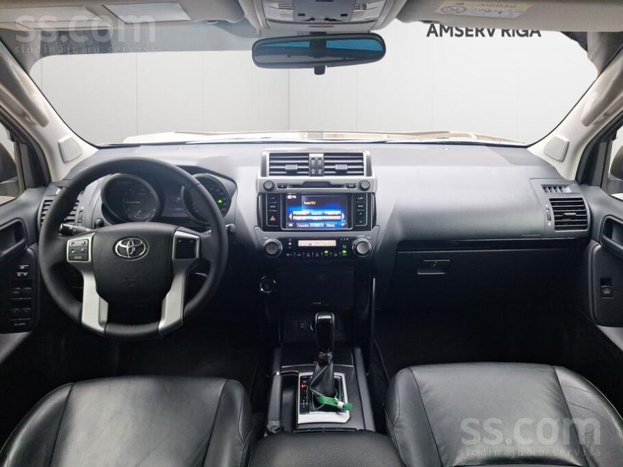 Brūns Toyota Land Cruiser 2015 Rīga, ar dzinēja tilpumu 2.80 L un nobraukumu 199 tūkst. km par 32500 €, foto 10 vietnē AUTOMOTO.COM.LV