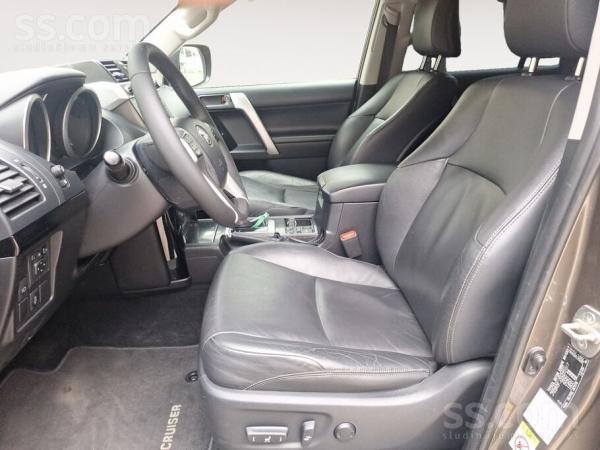 Toyota Land Cruiser 2015 in Riga on AUTOMOTO.COM.LV Brown Toyota Land Cruiser 2015 in Riga, with an engine capacity of 2.80 L and mileage of 199 thousand km for 32500 €, photo 11 on AUTOMOTO.COM.LV