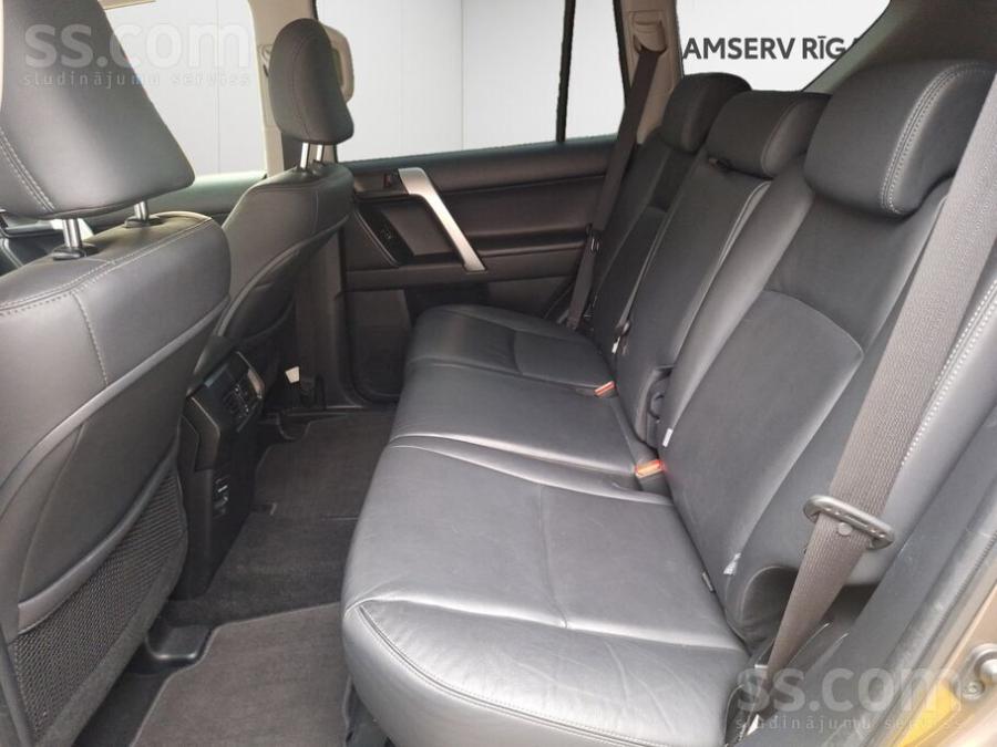 Brūns Toyota Land Cruiser 2015 Rīga, ar dzinēja tilpumu 2.80 L un nobraukumu 199 tūkst. km par 32500 €, foto 12 vietnē AUTOMOTO.COM.LV