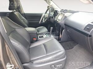 Brūns Toyota Land Cruiser 2015 Rīga, ar dzinēja tilpumu 2.80 L un nobraukumu 199 tūkst. km par 32500 €, foto 13 vietnē AUTOMOTO.COM.LV