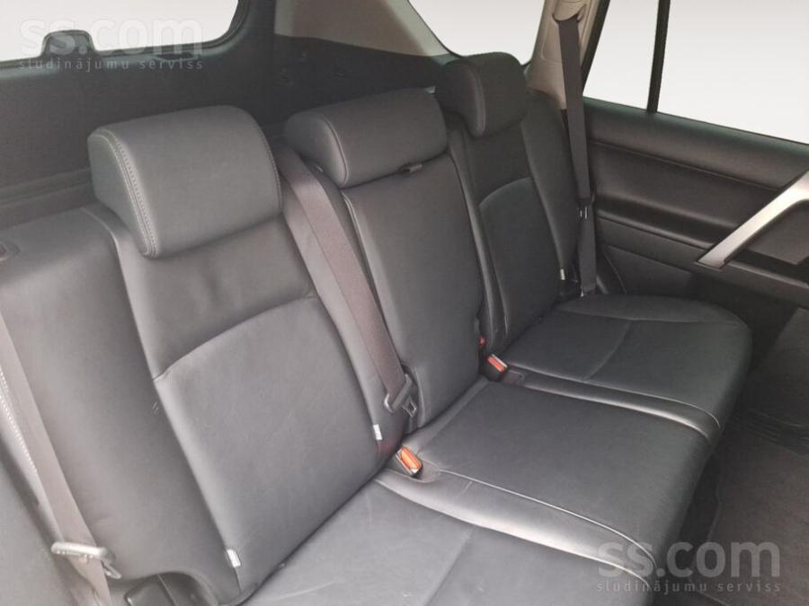 Brūns Toyota Land Cruiser 2015 Rīga, ar dzinēja tilpumu 2.80 L un nobraukumu 199 tūkst. km par 32500 €, foto 14 vietnē AUTOMOTO.COM.LV