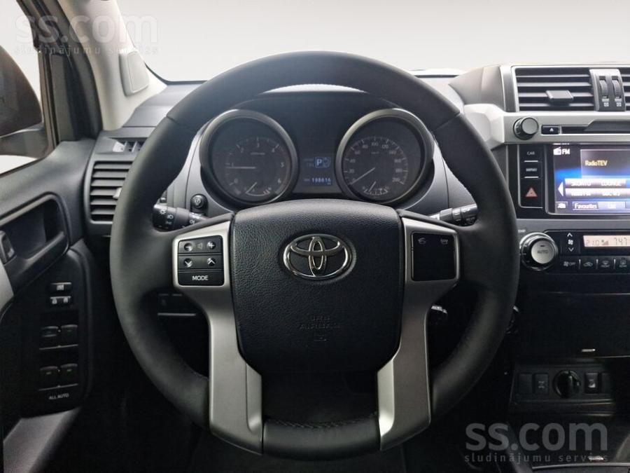 Brūns Toyota Land Cruiser 2015 Rīga, ar dzinēja tilpumu 2.80 L un nobraukumu 199 tūkst. km par 32500 €, foto 16 vietnē AUTOMOTO.COM.LV