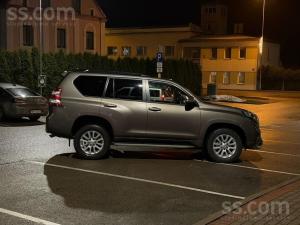 Brown Toyota Land Cruiser 2016 in Madona, with an engine capacity of 2.80 L and mileage of 260 thousand km for 31460 €, photo 3 on AUTOMOTO.COM.LV