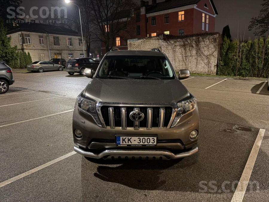 Brown Toyota Land Cruiser 2016 in Madona, with an engine capacity of 2.80 L and mileage of 260 thousand km for 31460 €, photo 4 on AUTOMOTO.COM.LV