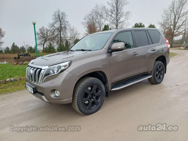 Brown Toyota Land Cruiser 2016 in Tallinn, with an engine capacity of 2.80 L and mileage of 190 thousand km for 32900 €, photo 2 on AUTOMOTO.COM.LV