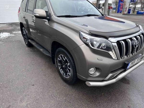 Brown Toyota Land Cruiser 2016 in Kaunas, with an engine capacity of 2.76 L and mileage of 350 thousand km for 24500 €, photo 4 on AUTOMOTO.COM.LV