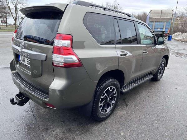 Brown Toyota Land Cruiser 2016 in Kaunas, with an engine capacity of 2.76 L and mileage of 350 thousand km for 24500 €, photo 5 on AUTOMOTO.COM.LV