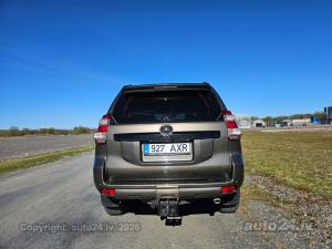 Brown Toyota Land Cruiser 2016 in Tallinn, with an engine capacity of 2.80 L and mileage of 411 thousand km for 27200 €, photo 3 on AUTOMOTO.COM.LV