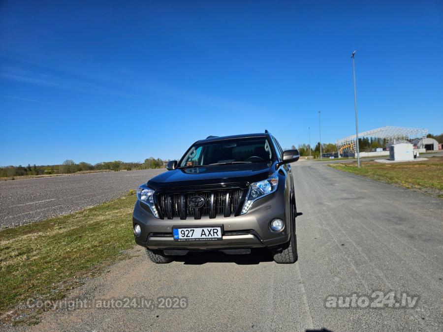 Brown Toyota Land Cruiser 2016 in Tallinn, with an engine capacity of 2.80 L and mileage of 411 thousand km for 27200 €, photo 5 on AUTOMOTO.COM.LV