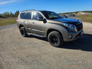 Brown Toyota Land Cruiser 2016 in Tallinn, with an engine capacity of 2.80 L and mileage of 411 thousand km for 27200 €, photo 6 on AUTOMOTO.COM.LV