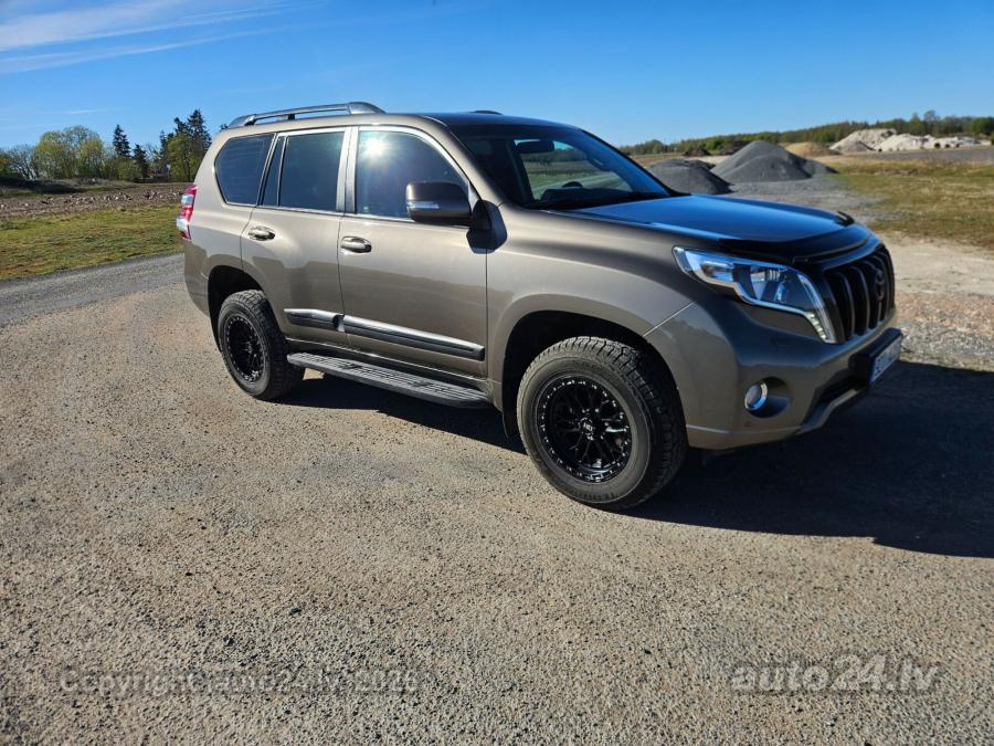 Brown Toyota Land Cruiser 2016 in Tallinn, with an engine capacity of 2.80 L and mileage of 411 thousand km for 27200 €, photo 6 on AUTOMOTO.COM.LV