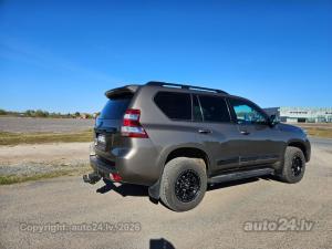 Brown Toyota Land Cruiser 2016 in Tallinn, with an engine capacity of 2.80 L and mileage of 411 thousand km for 27200 €, photo 7 on AUTOMOTO.COM.LV