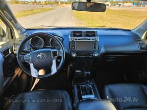 Brown Toyota Land Cruiser 2016 in Tallinn, with an engine capacity of 2.80 L and mileage of 411 thousand km for 27200 €, photo 8 on AUTOMOTO.COM.LV