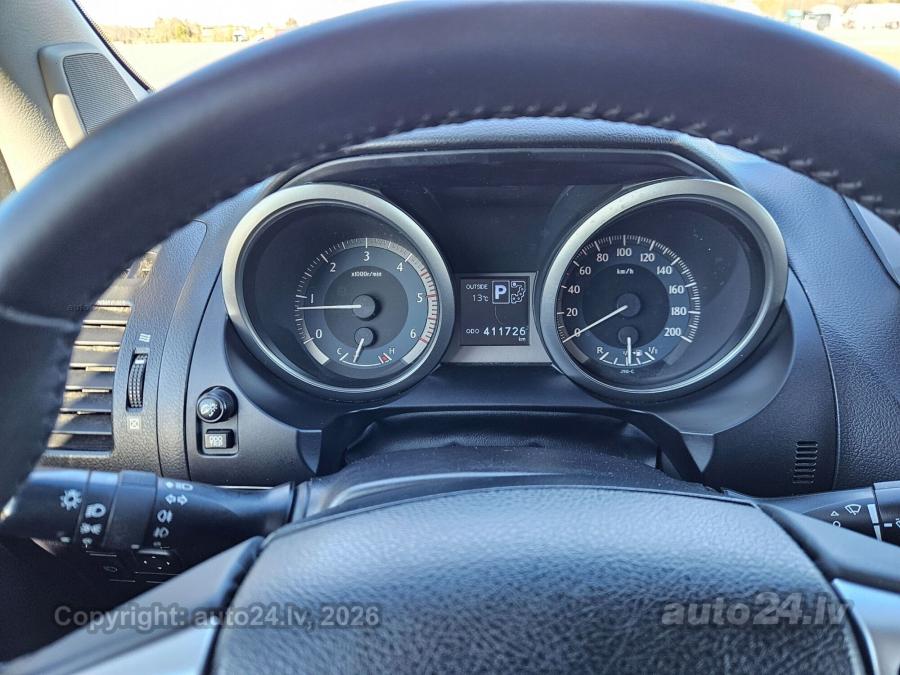 Brown Toyota Land Cruiser 2016 in Tallinn, with an engine capacity of 2.80 L and mileage of 411 thousand km for 27200 €, photo 11 on AUTOMOTO.COM.LV