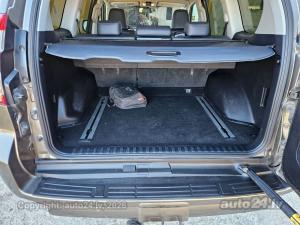 Brown Toyota Land Cruiser 2016 in Tallinn, with an engine capacity of 2.80 L and mileage of 411 thousand km for 27200 €, photo 12 on AUTOMOTO.COM.LV