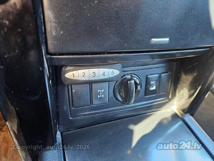 Brown Toyota Land Cruiser 2016 in Tallinn, with an engine capacity of 2.80 L and mileage of 411 thousand km for 27200 €, photo 18 on AUTOMOTO.COM.LV