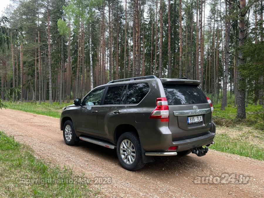 Brown Toyota Land Cruiser 2016 in Polva, with an engine capacity of 2.80 L and mileage of 84 thousand km for 39900 €, photo 8 on AUTOMOTO.COM.LV