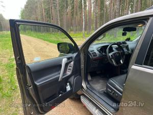 Brown Toyota Land Cruiser 2016 in Polva, with an engine capacity of 2.80 L and mileage of 84 thousand km for 39900 €, photo 11 on AUTOMOTO.COM.LV