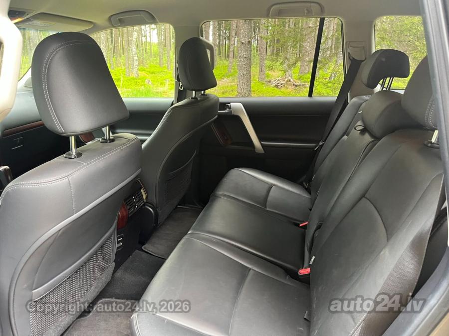 Brown Toyota Land Cruiser 2016 in Polva, with an engine capacity of 2.80 L and mileage of 84 thousand km for 39900 €, photo 14 on AUTOMOTO.COM.LV