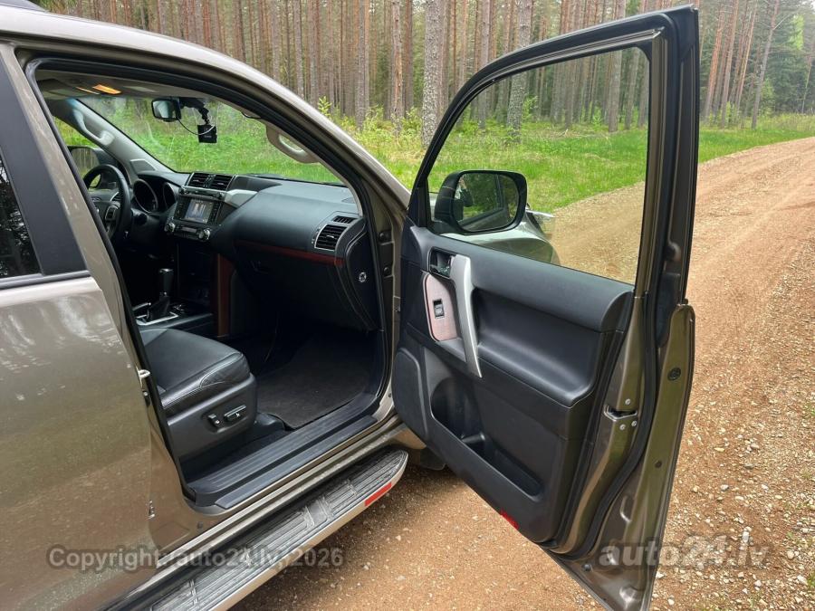 Brown Toyota Land Cruiser 2016 in Polva, with an engine capacity of 2.80 L and mileage of 84 thousand km for 39900 €, photo 16 on AUTOMOTO.COM.LV