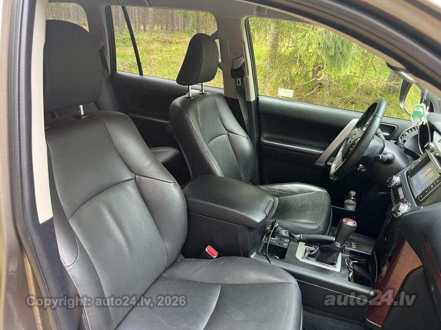 Brown Toyota Land Cruiser 2016 in Polva, with an engine capacity of 2.80 L and mileage of 84 thousand km for 39900 €, photo 18 on AUTOMOTO.COM.LV