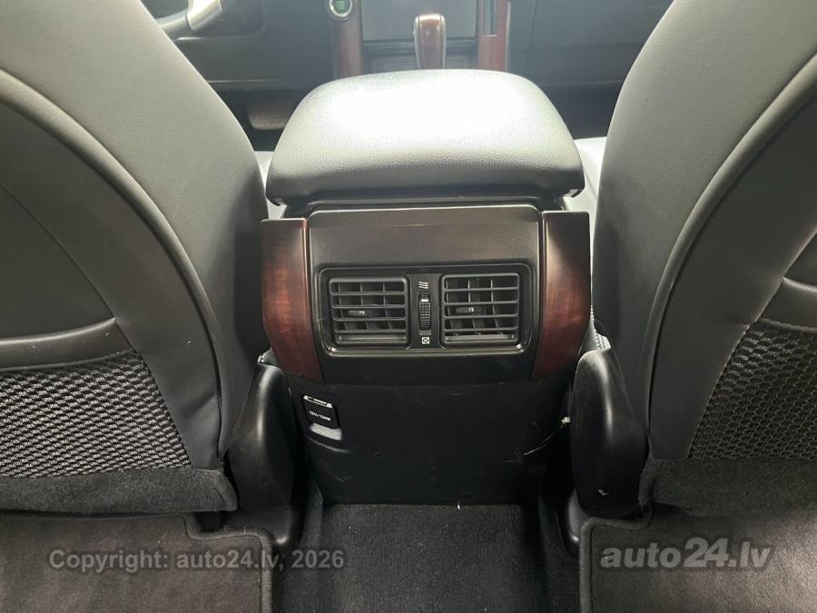 Brown Toyota Land Cruiser 2016 in Polva, with an engine capacity of 2.80 L and mileage of 84 thousand km for 39900 €, photo 19 on AUTOMOTO.COM.LV