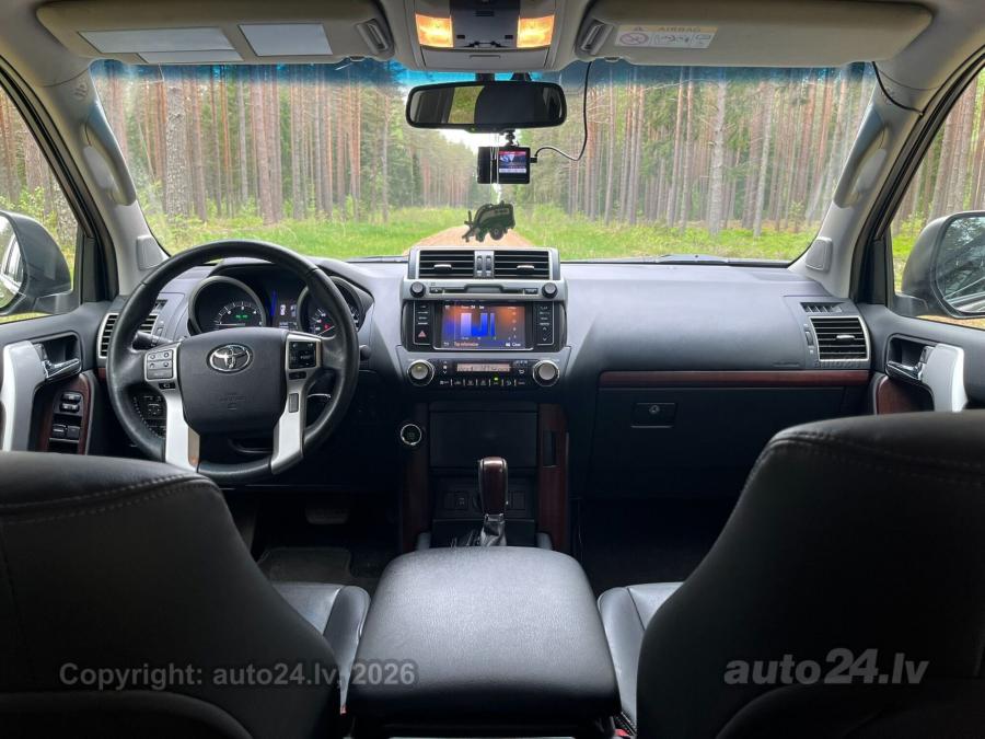 Brown Toyota Land Cruiser 2016 in Polva, with an engine capacity of 2.80 L and mileage of 84 thousand km for 39900 €, photo 20 on AUTOMOTO.COM.LV