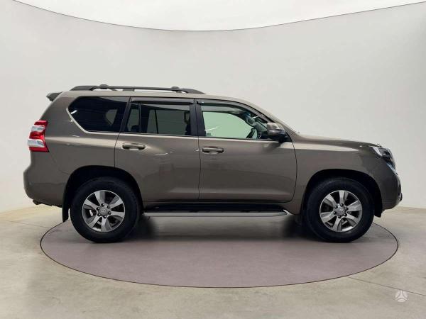 Brūns Toyota Land Cruiser 2016 Panevēža, ar dzinēja tilpumu 2.76 L un nobraukumu 156 tūkst. km par 29900 €, foto 4 vietnē AUTOMOTO.COM.LV