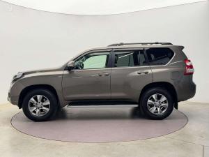 Brūns Toyota Land Cruiser 2016 Panevēža, ar dzinēja tilpumu 2.76 L un nobraukumu 156 tūkst. km par 29900 €, foto 6 vietnē AUTOMOTO.COM.LV