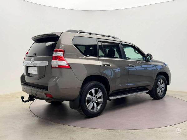 Brūns Toyota Land Cruiser 2016 Panevēža, ar dzinēja tilpumu 2.76 L un nobraukumu 156 tūkst. km par 29900 €, foto 6 vietnē AUTOMOTO.COM.LV