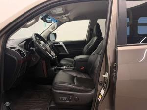 Brūns Toyota Land Cruiser 2016 Panevēža, ar dzinēja tilpumu 2.76 L un nobraukumu 156 tūkst. km par 29900 €, foto 10 vietnē AUTOMOTO.COM.LV